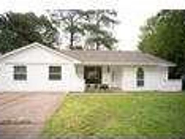4 bedroom in Houston TX 77016