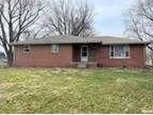 4 bedroom in Industry IL 61440