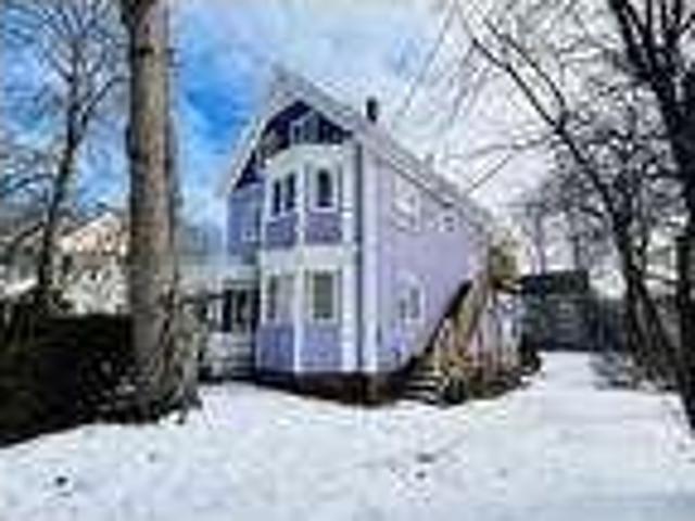 4 bedroom in Ipswich MA 01938