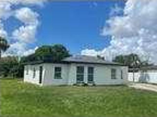 4 bedroom in Lehigh Acres Florida 33936