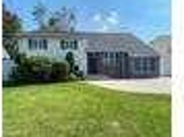 4 bedroom in Lindenhurst NY 11757