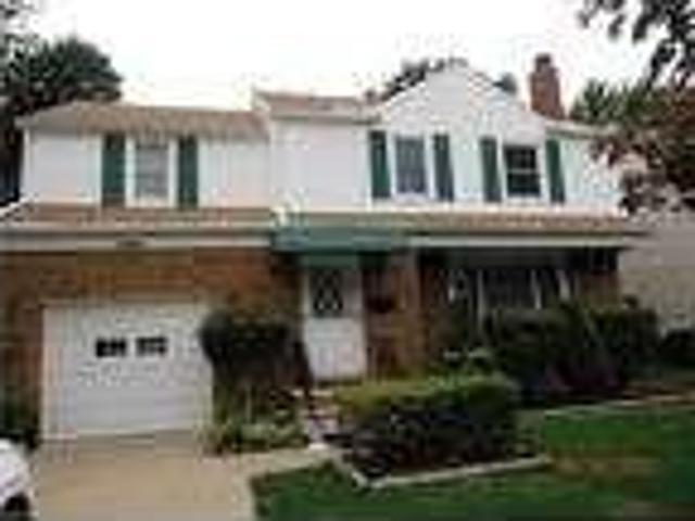 4 bedroom in Lyndhurst Ohio 44124