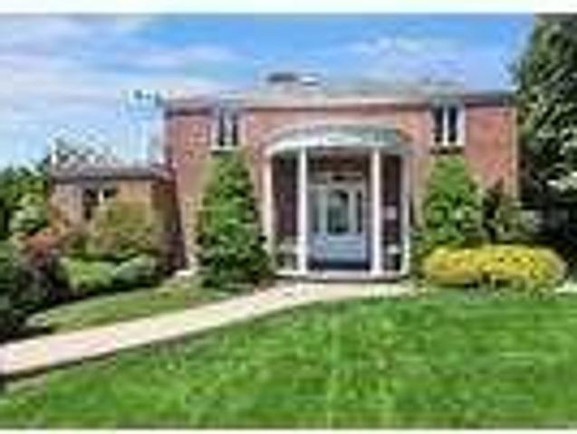 4 bedroom in Manhasset NY 11030
