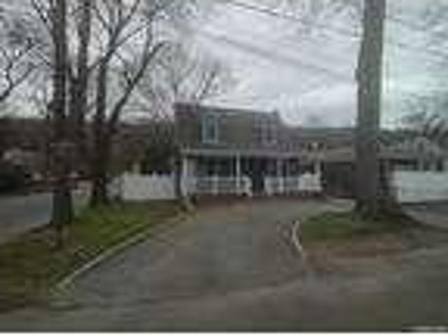 4 bedroom in Melville NY 11747