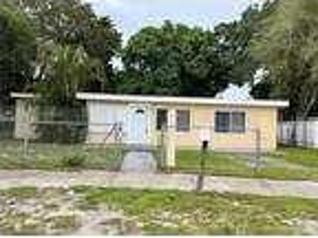 4 bedroom in Miami Gardens Florida 33054
