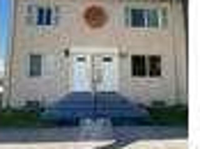 4 bedroom in Miami FL 33150