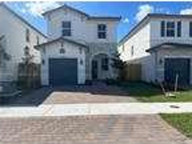 4 bedroom in Miami FL 33167