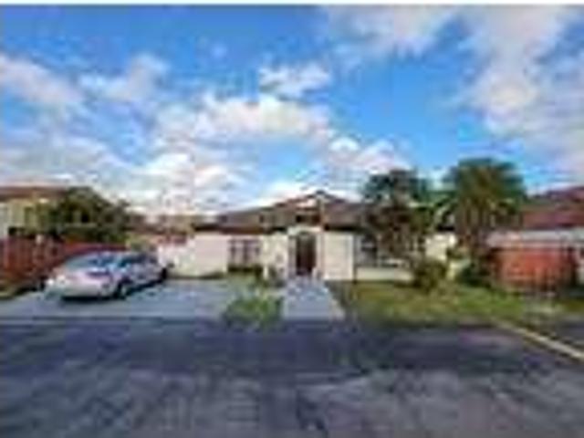 4 bedroom in Miami FL 33174