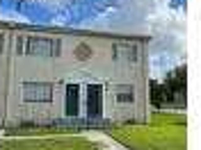 4 bedroom in Miami Florida 33150