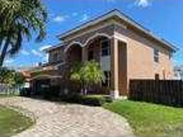 4 bedroom in Miami Florida 33185