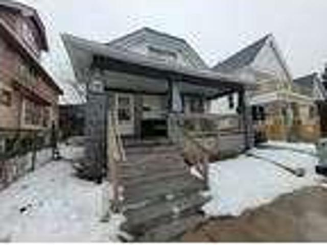 4 bedroom in Milwaukee WI 53206