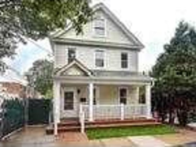 4 bedroom in New Hyde Park New York 11040