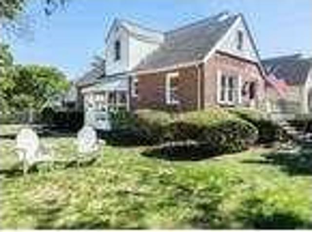 4 bedroom in New Hyde Park NY 11040