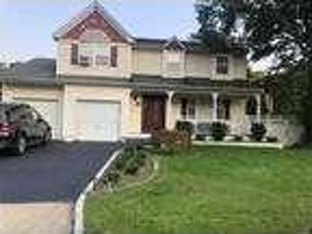 4 bedroom in Selden New York 11784