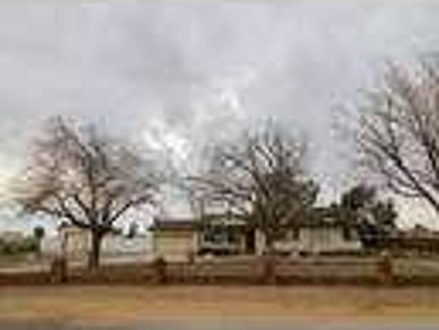 4 bedroom in Palmdale CA 93551