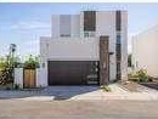 4 bedroom in Phoenix Arizona 85016