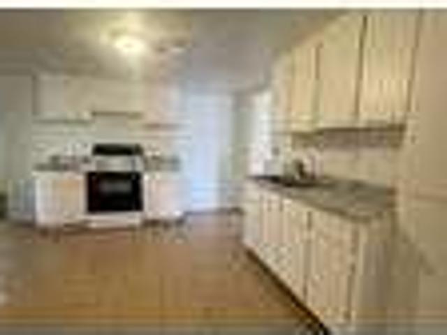 4 bedroom in Phoenix Arizona 85040