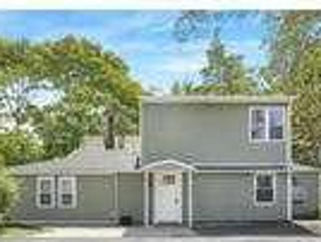 4 bedroom in Ronkonkoma NY 11779
