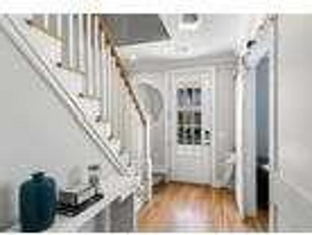 4 bedroom in Roslyn New York 11576