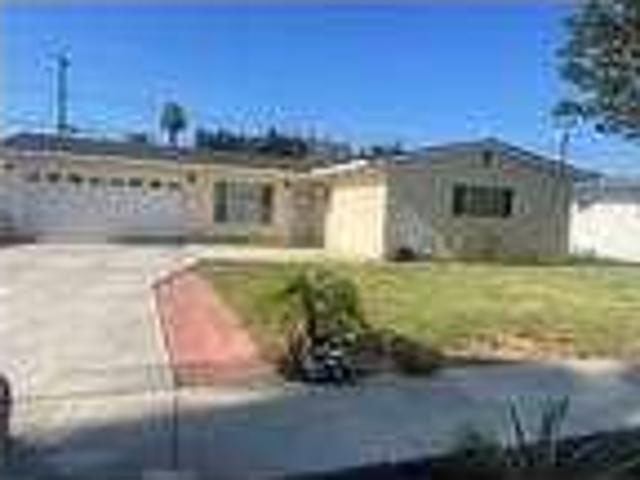 4 bedroom in Riverside California 92503