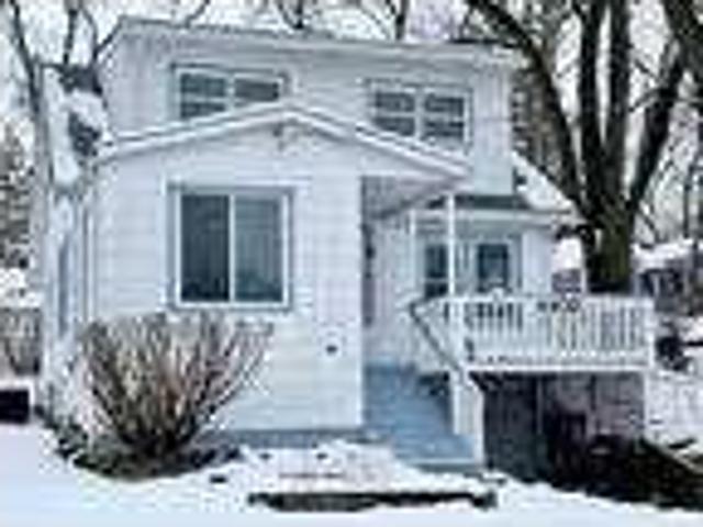 4 bedroom in Wonder Lake IL 60097