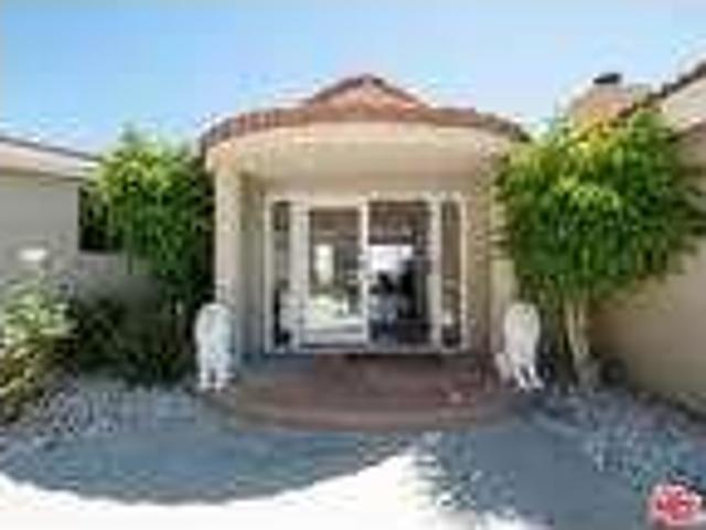 4 bedroom in Woodland Hills California 91364