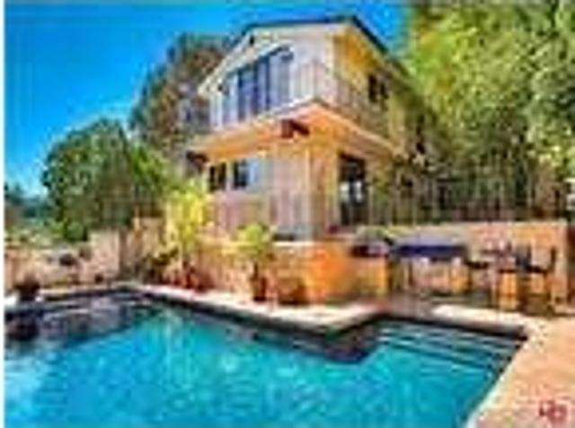 4 bedroom in Woodland Hills California 91364
