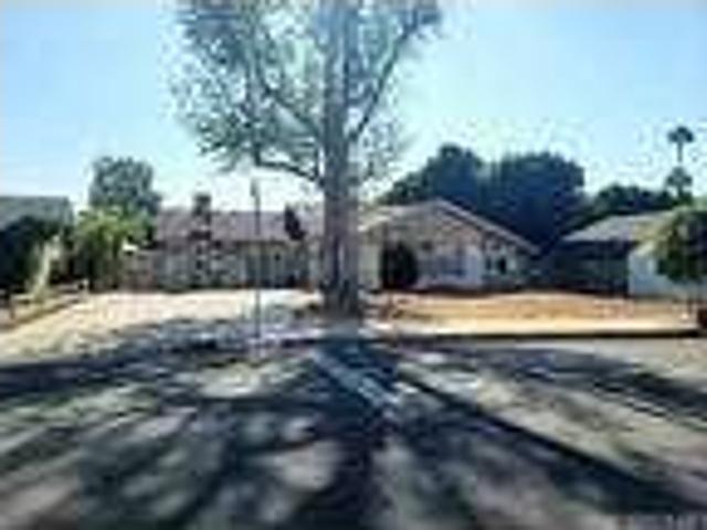 4 bedroom in Winnetka California 91306