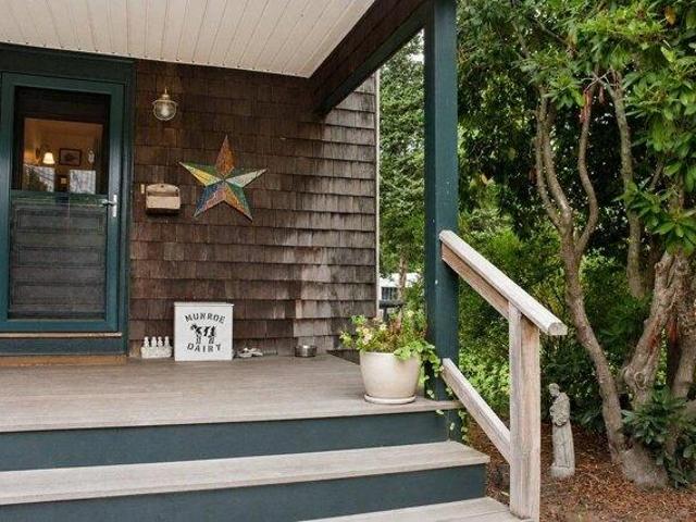 4 bedroom, Jamestown RI 02835 105143800