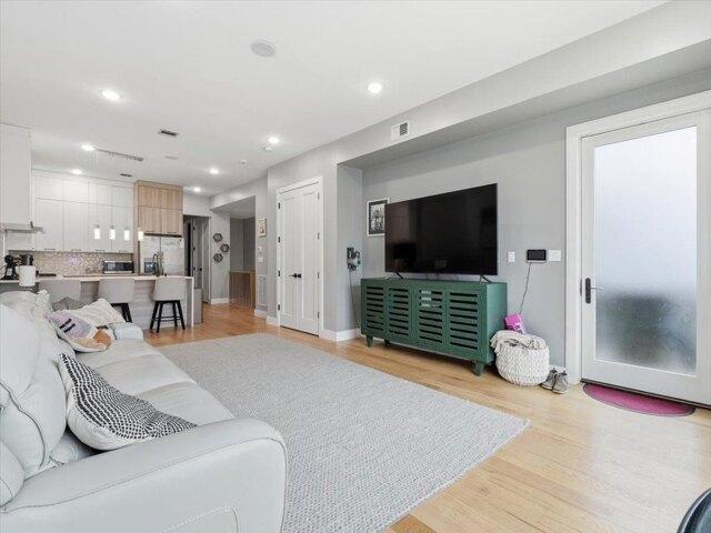 4 bedroom, Jersey City NJ 07305 102799697