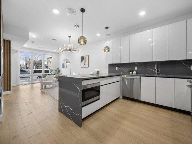 4 bedroom, Jersey City NJ 07307 104541017