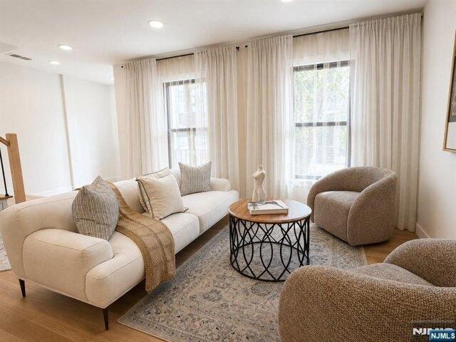4 bedroom, Jersey City NJ 07307 102564771