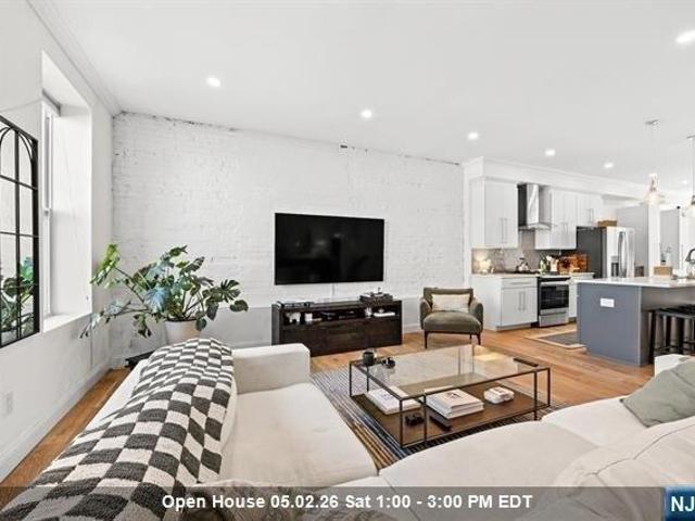 4 bedroom, Jersey City NJ 07307 102565820