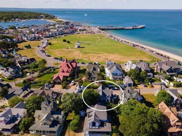 4 bedroom, Oak Bluffs MA 02557 105093695