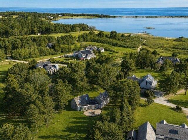4 bedroom, Oak Bluffs MA 02557 105193019