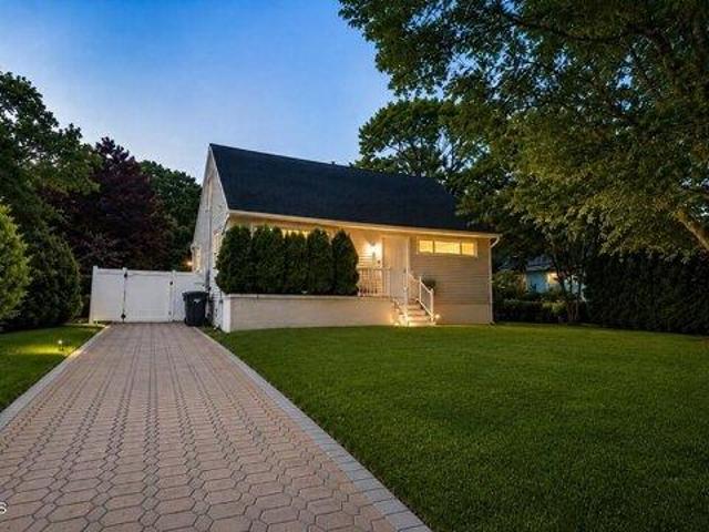4 bedroom, Oakhurst NJ 07755 104687125