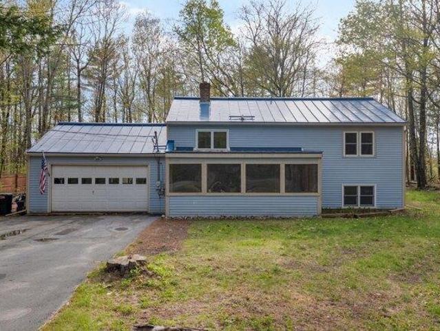 4 bedroom, Oakland ME 04963 102443565