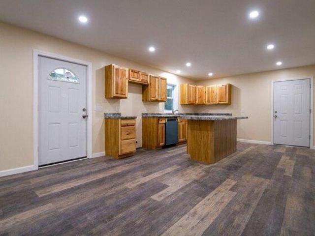 4 bedroom, Oakland ME 04963 104542868