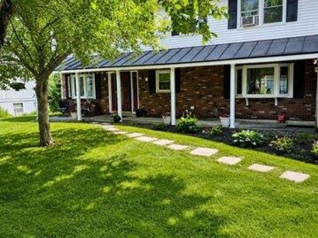 4 bedroom, Oakland ME 04963 104687889