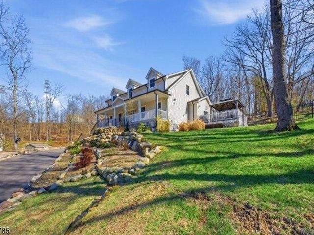 4 bedroom, Oakland NJ 07436 102313004