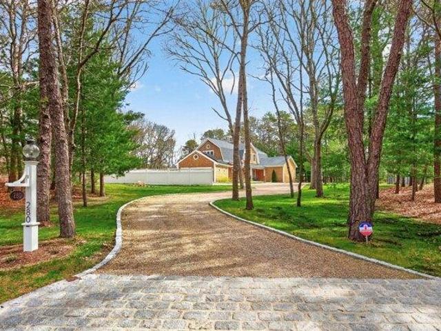 4 bedroom, Osterville MA 02655 102218223