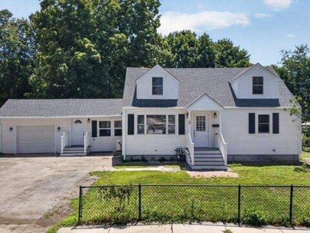 4 bedroom, Lowell MA 01850 104759222