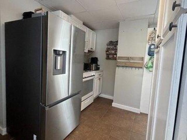 4 bedroom, Lowell MA 01850 105060222