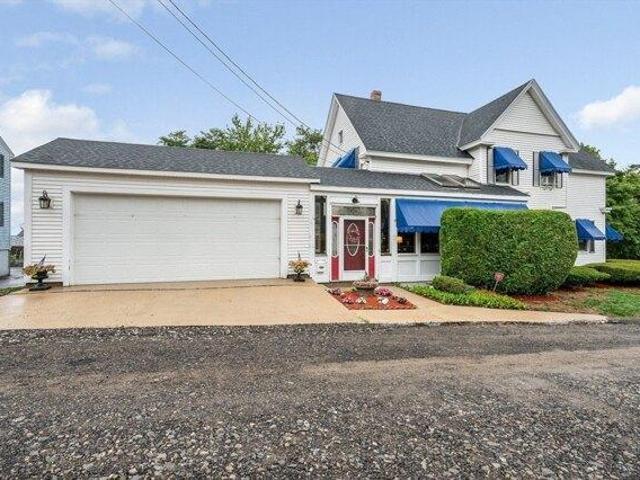 4 bedroom, Lowell MA 01850 105061396