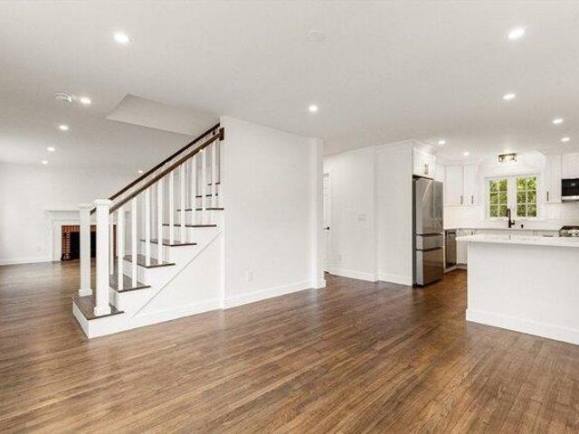 4 bedroom, Lowell MA 01851 105095540