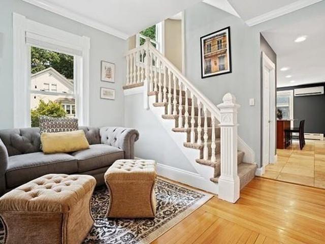 4 bedroom, Lowell MA 01852 104655594