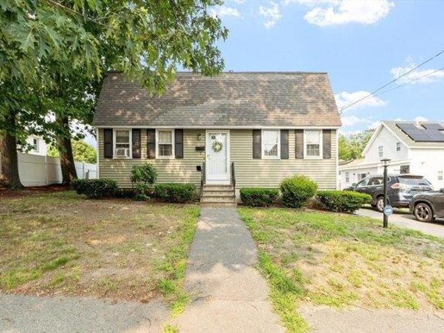 4 bedroom, Lowell MA 01852 105125208