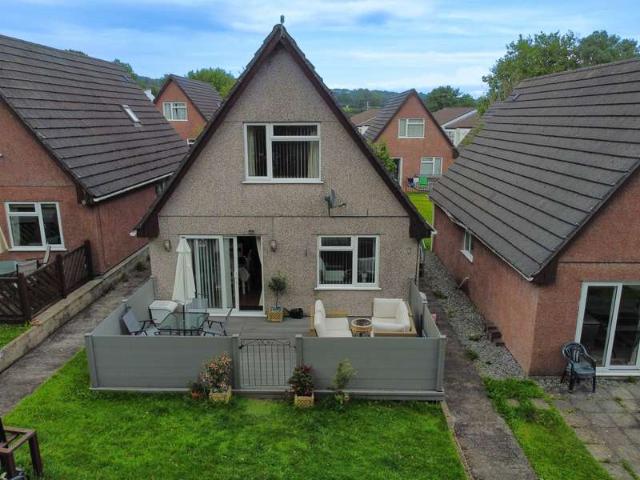 4 Bedroom Lodge Character Property