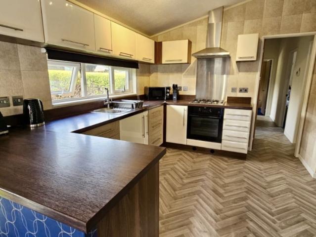 4 bedroom lodge for sale