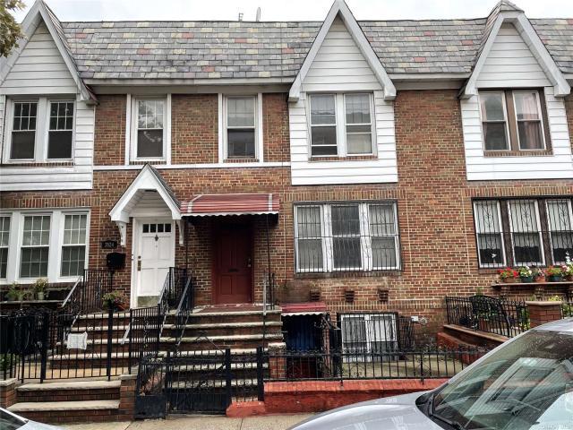 4 bedroom, Long Island City NY 11106 72692187
